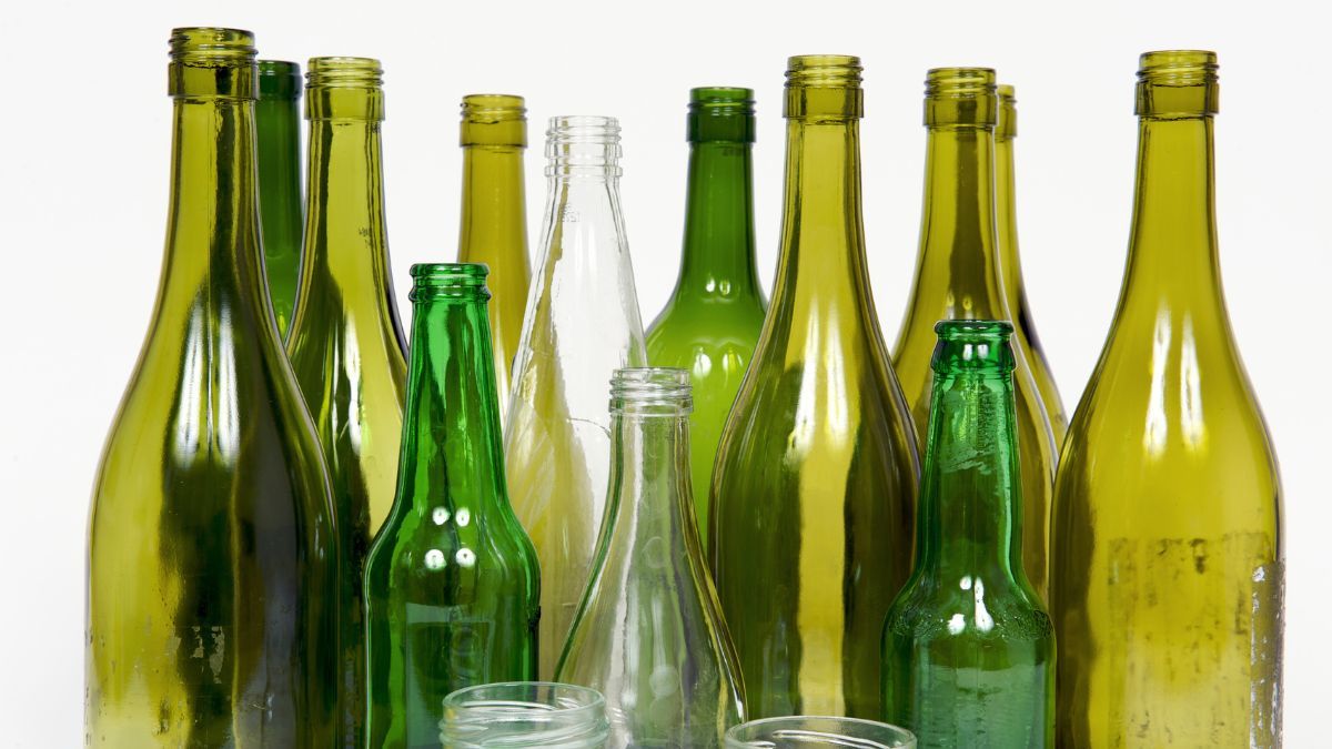 Recicla las botellas de vidrio con esta hermosa y original idea decorativa para el hogar