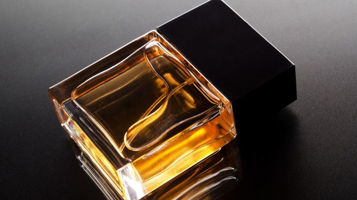 Qué significa que el perfume se ponga amarillo