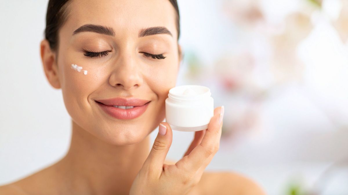 Esta es la forma correcta de colocarse crema en la cara: siempre lo ...