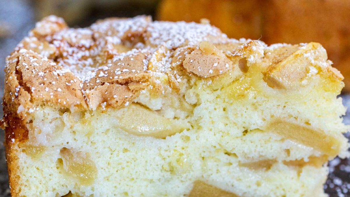 Sharlotka: la receta de la torta rusa de manzanas con 5 ingredientes y ...