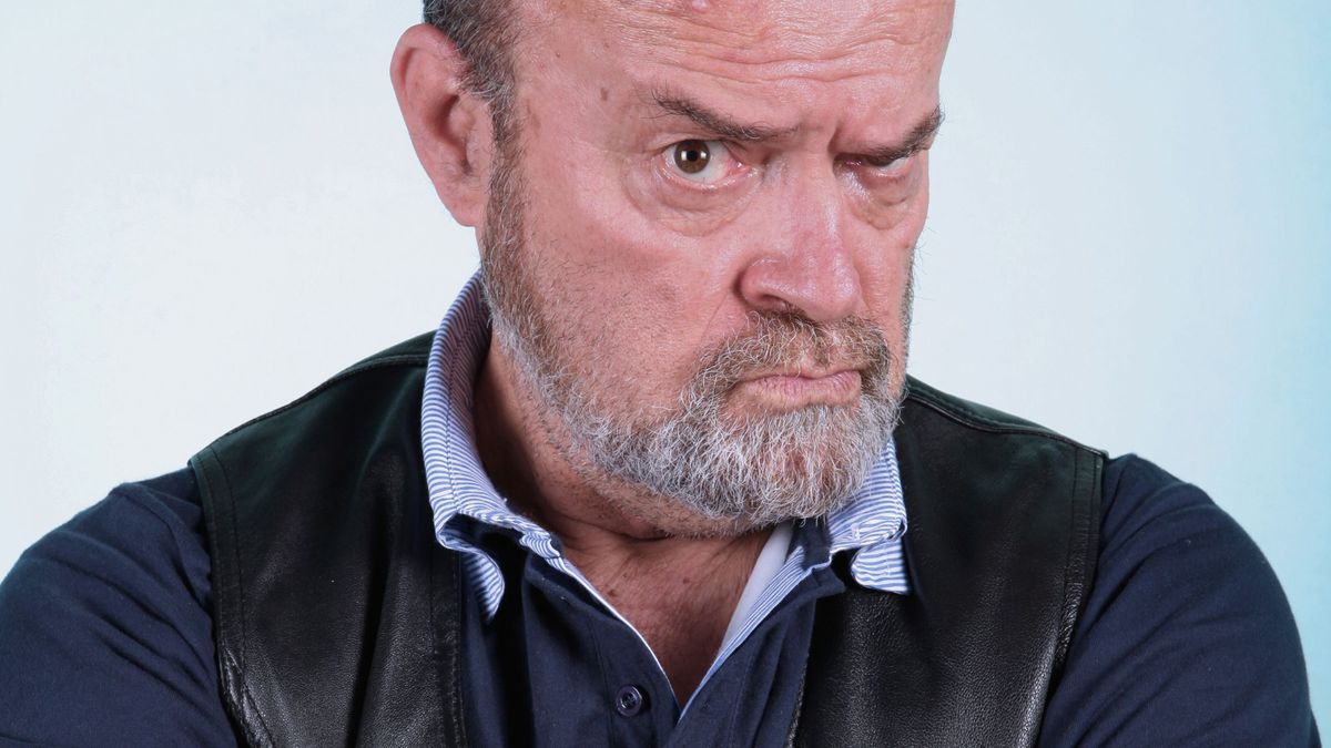 Qué significa cuando una persona frunce las cejas, según la psicología ...
