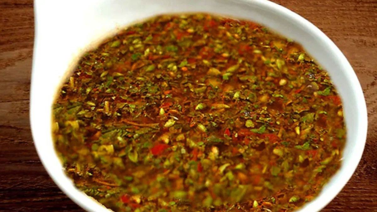 Chimichurri todoterreno: la receta casera para adobar tres comidas clásicas
