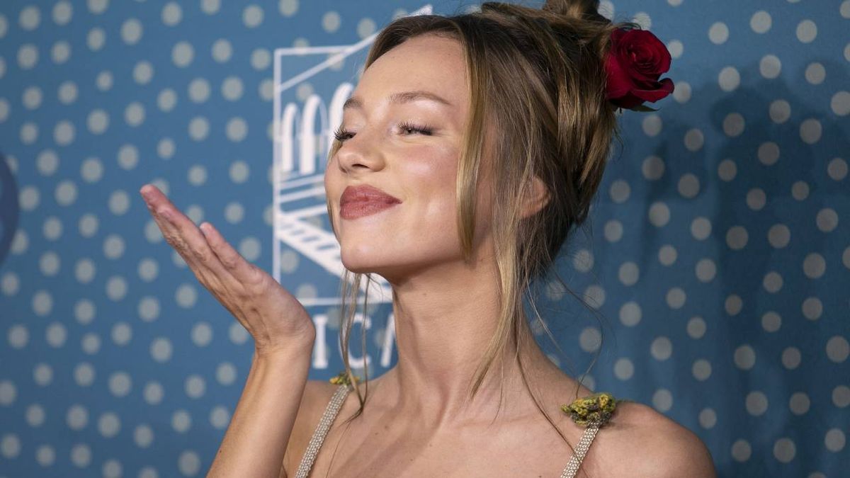 Recortes y mega transparencias, Ester Expósito se la juega con su ...