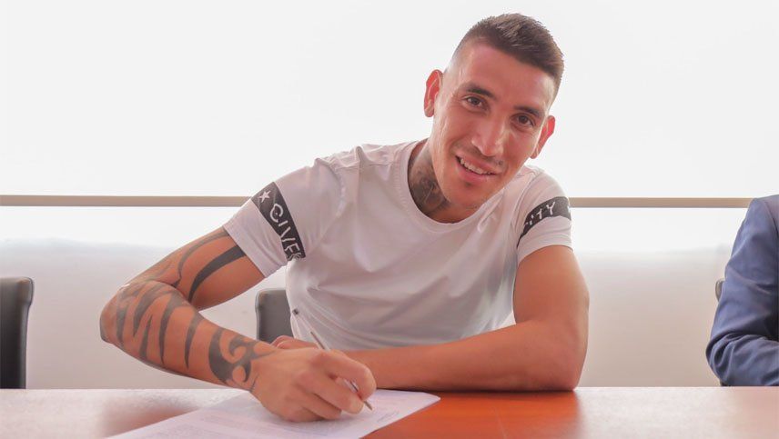 Ricky Centurión puso la firma y está listo para debutar en Vélez