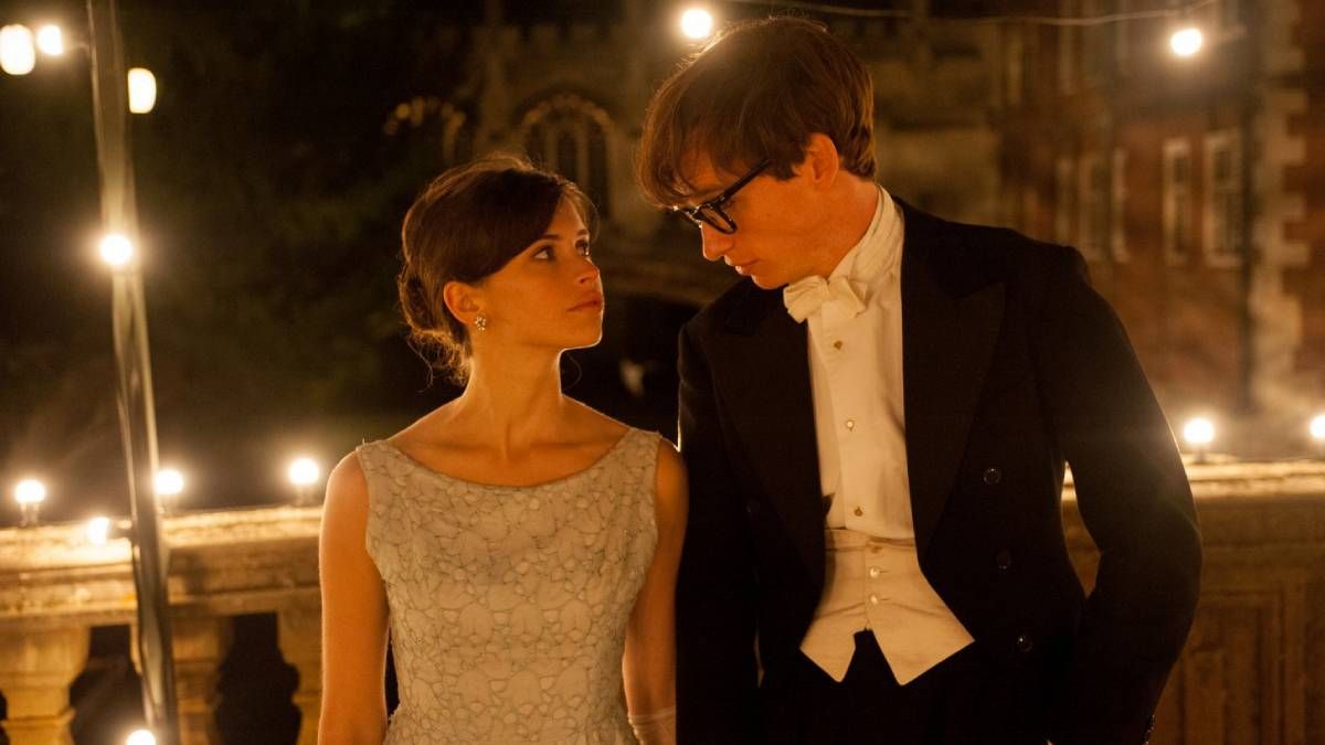 ¿Dónde ver la película La teoría del todo?