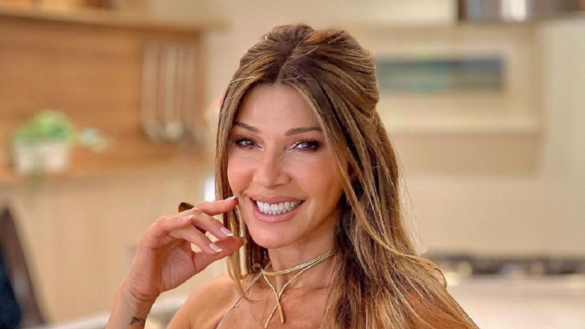 Cathy Fulop paraliza el Barbiecore desde Miami: bikini colaless ultra ...