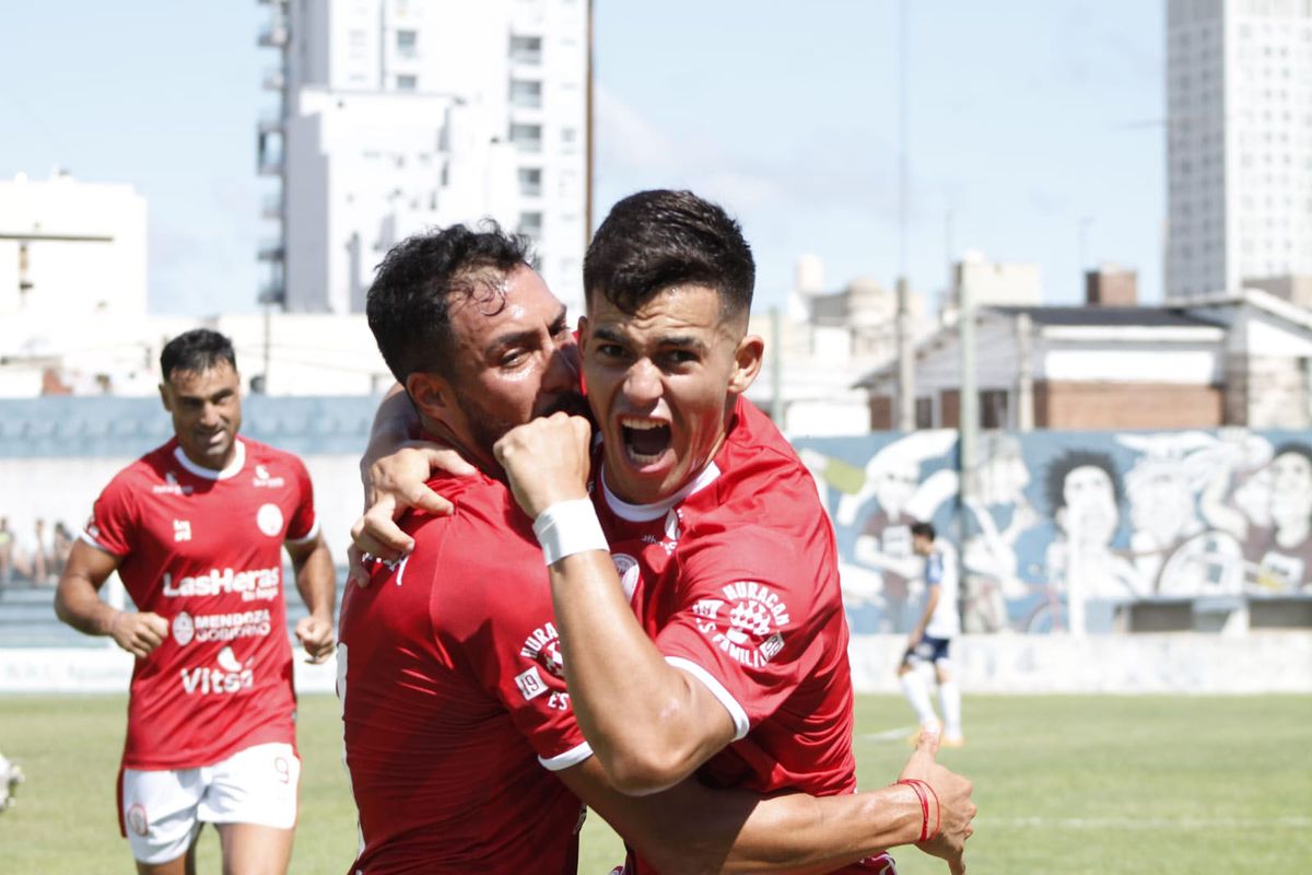Huracán Las Heras metió un triunfazo ante Atenas y es el puntero de la ...