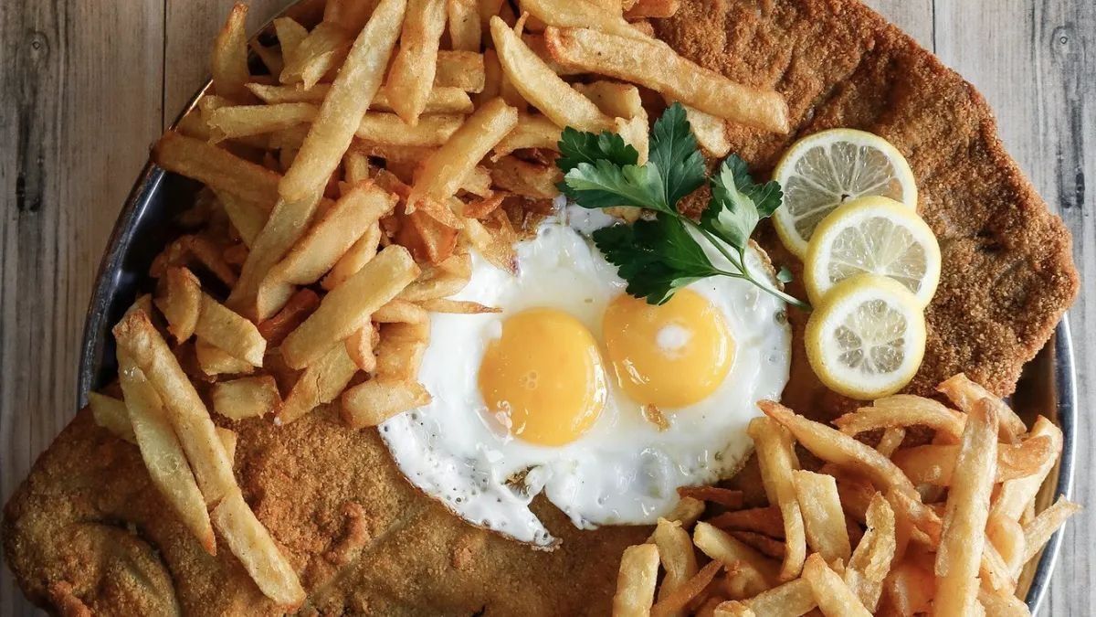 ¿Con ganas de una milanesa XXL?: el bodegón que cumplirá todas tus expectativas