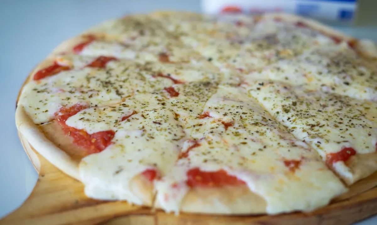 Cómo hacer pizza casera: la receta fácil y rápida con levadura seca