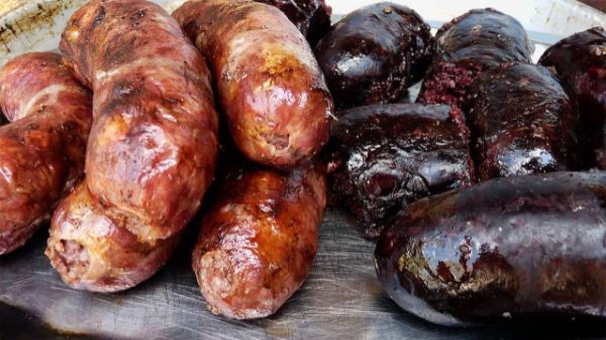 El asado perfecto: lo que jamás hay que hacer con el chorizo y la morcilla