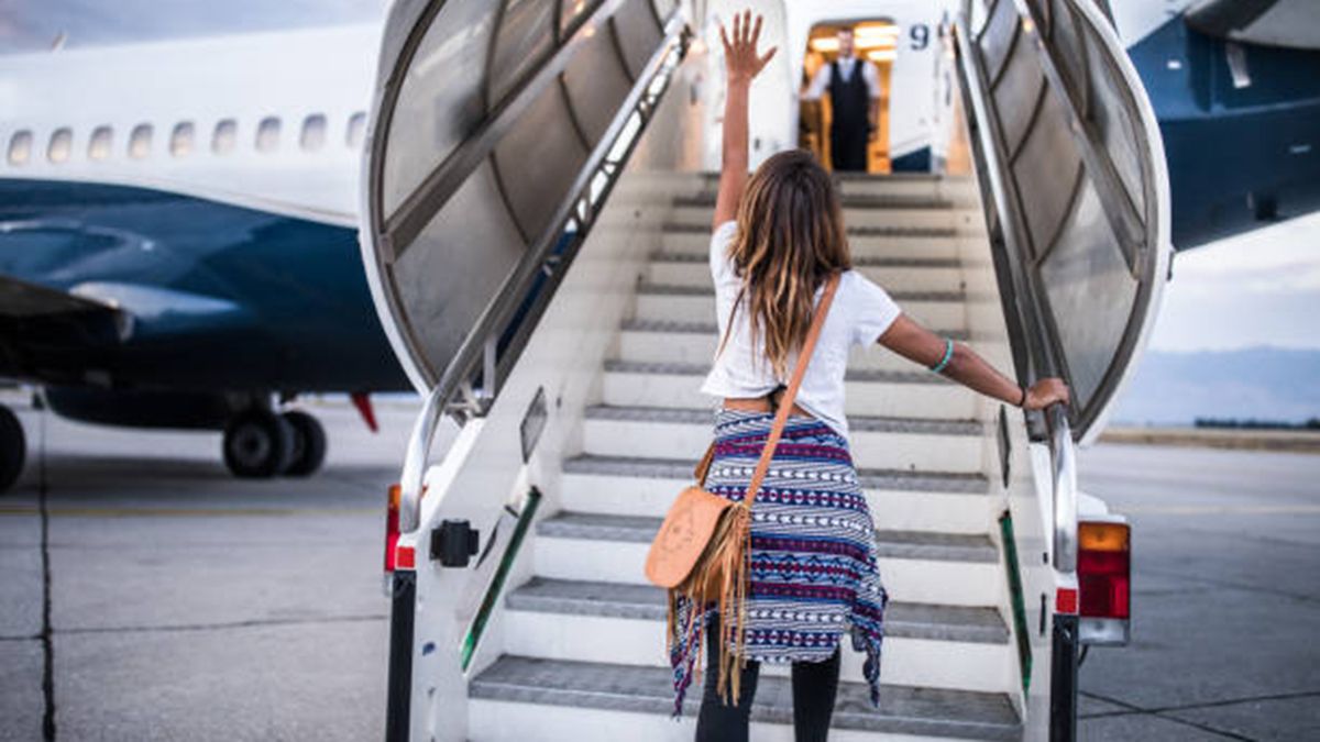 Por qué hay que embarcar primero en un avión