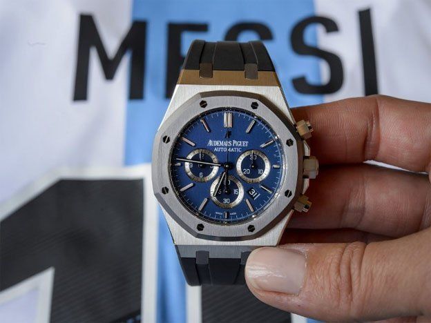 Subastaron un exclusivo reloj de Lionel Messi