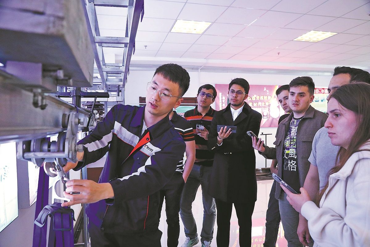 El centro de Xian contribuye a formar técnicos para el Metro de Bogotá