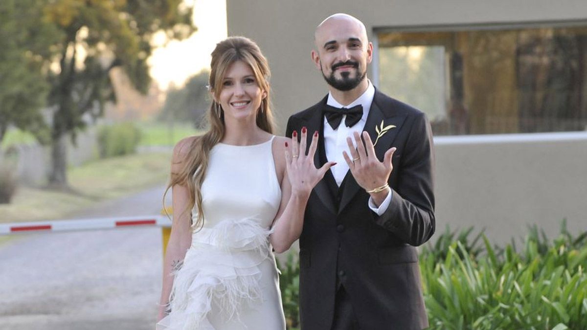 El look de Mora Calabrese para su boda con Abel Pintos