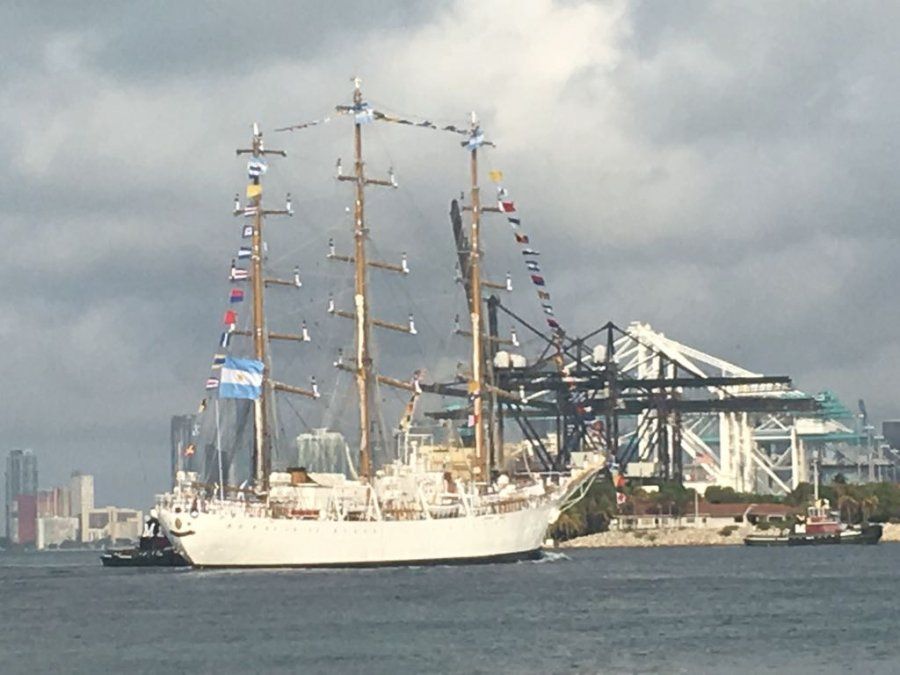 La Fragata Libertad celebra el 25 de Mayo en Miami