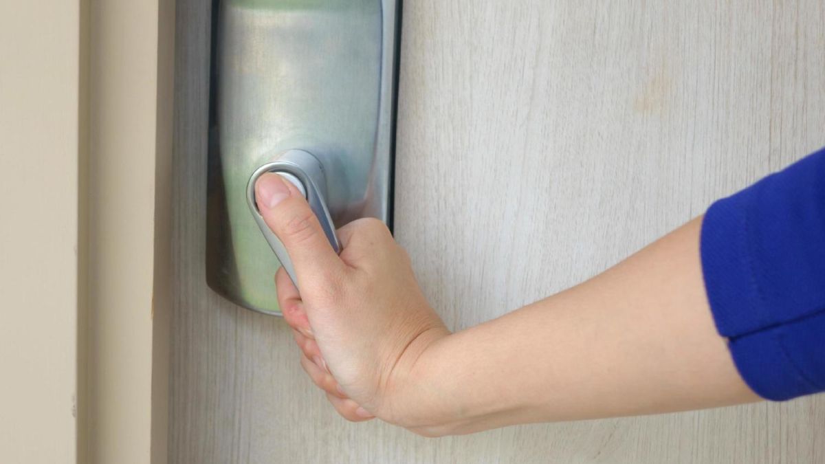 3 trucos para eliminar el ruido de las puertas de casa