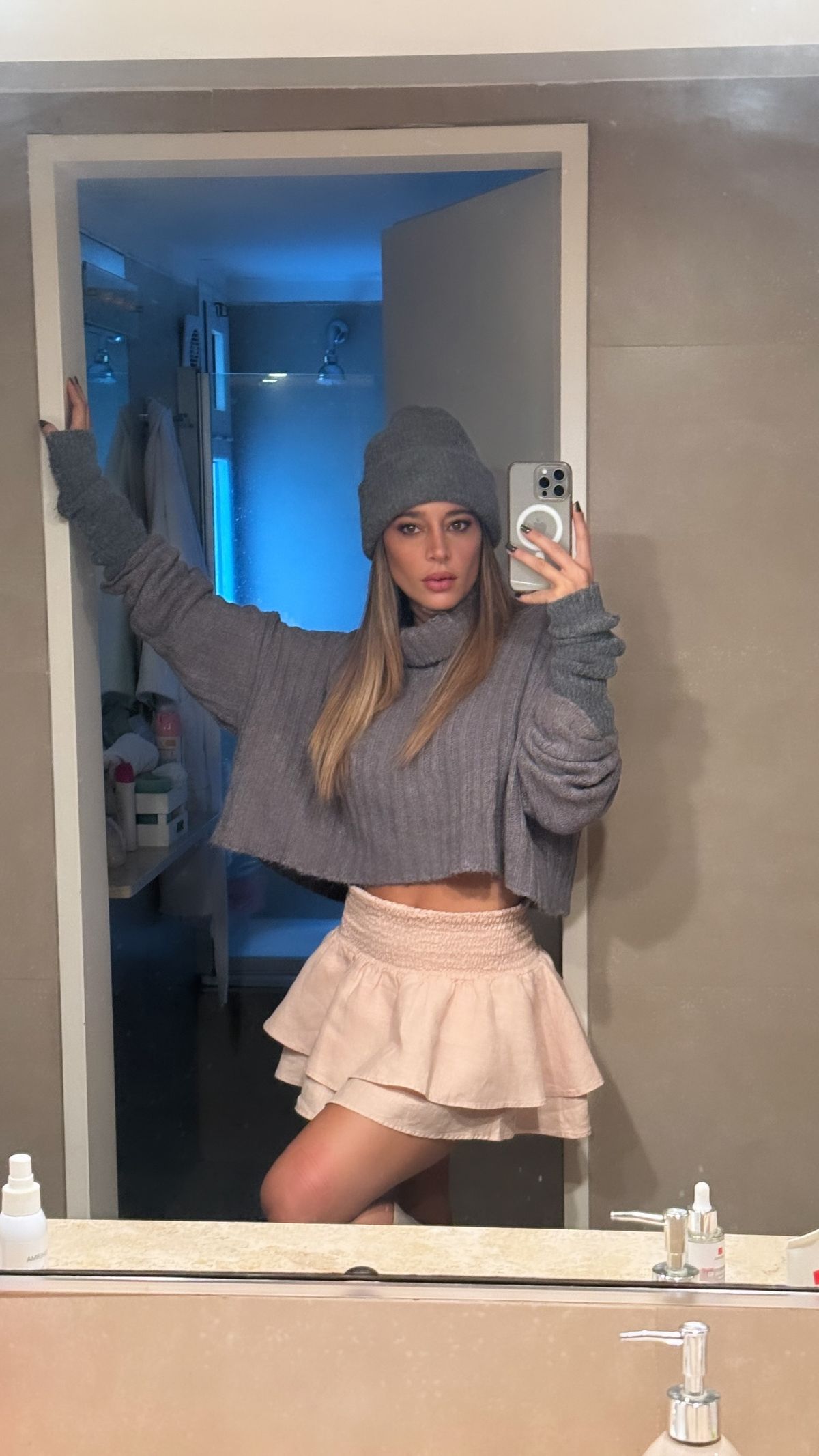 En mini ultra al ras, Sol Pérez confirma que es la reina del estilo Gossip Girl y paraliza el otoño