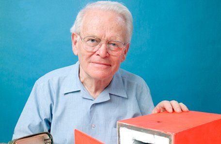 Murió el inventor de la caja negra de los aviones