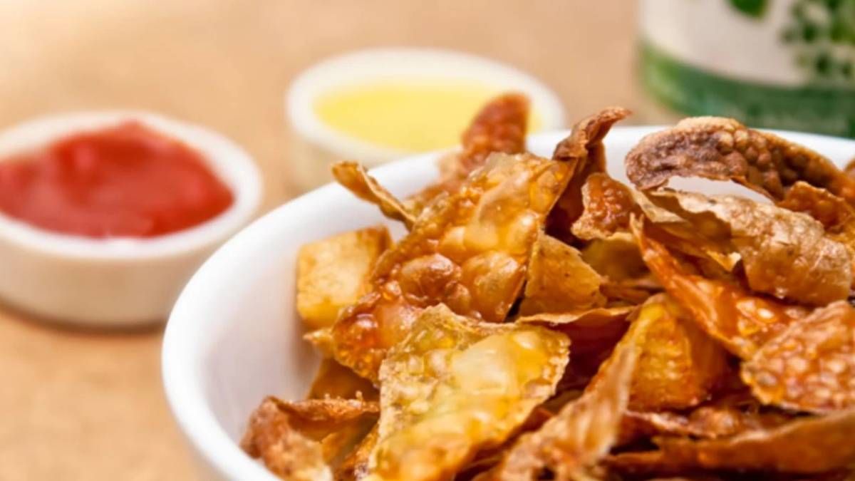Snacks de cáscaras de papas, la receta barata y adictiva