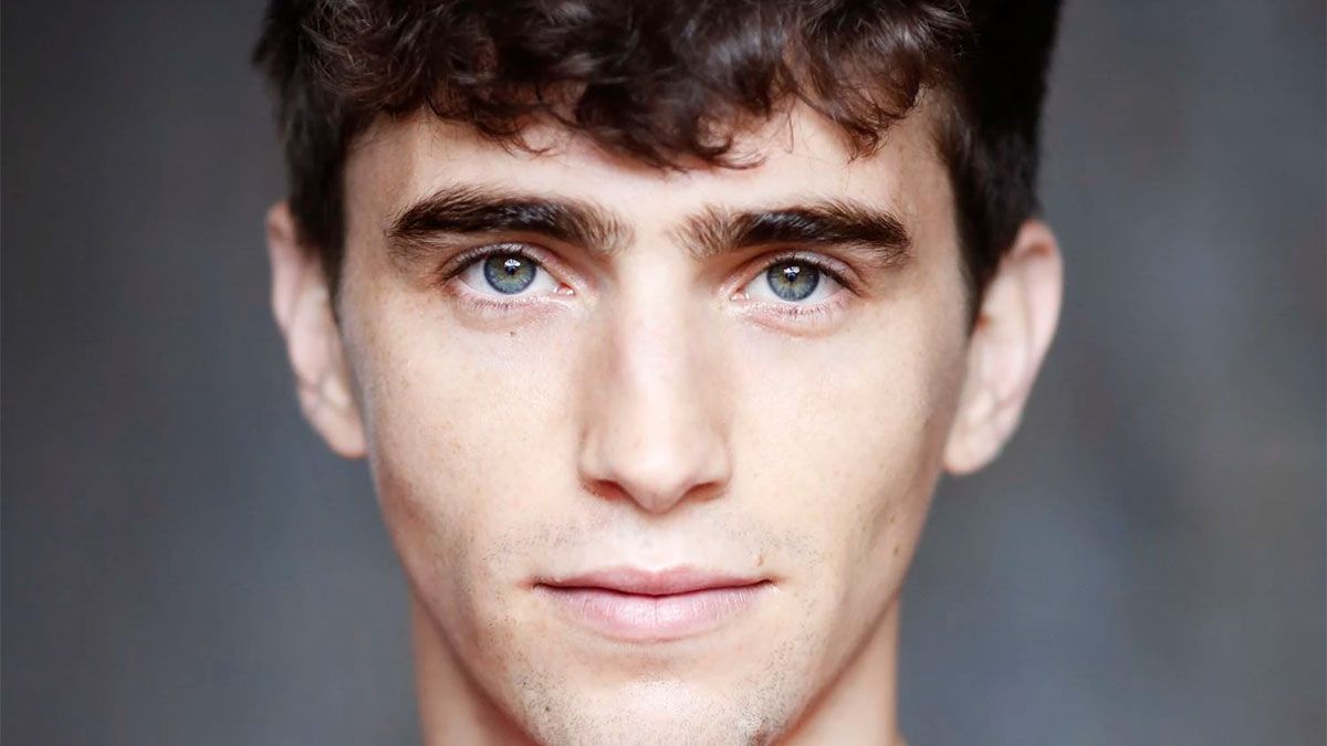 Qué tal es la serie Los detectives difuntos