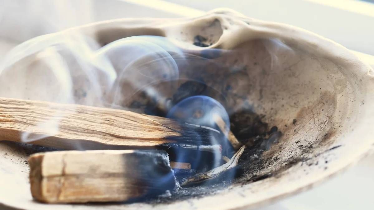 Feng Shui: 3 manera poderosas para atraer abundancia con palo santo