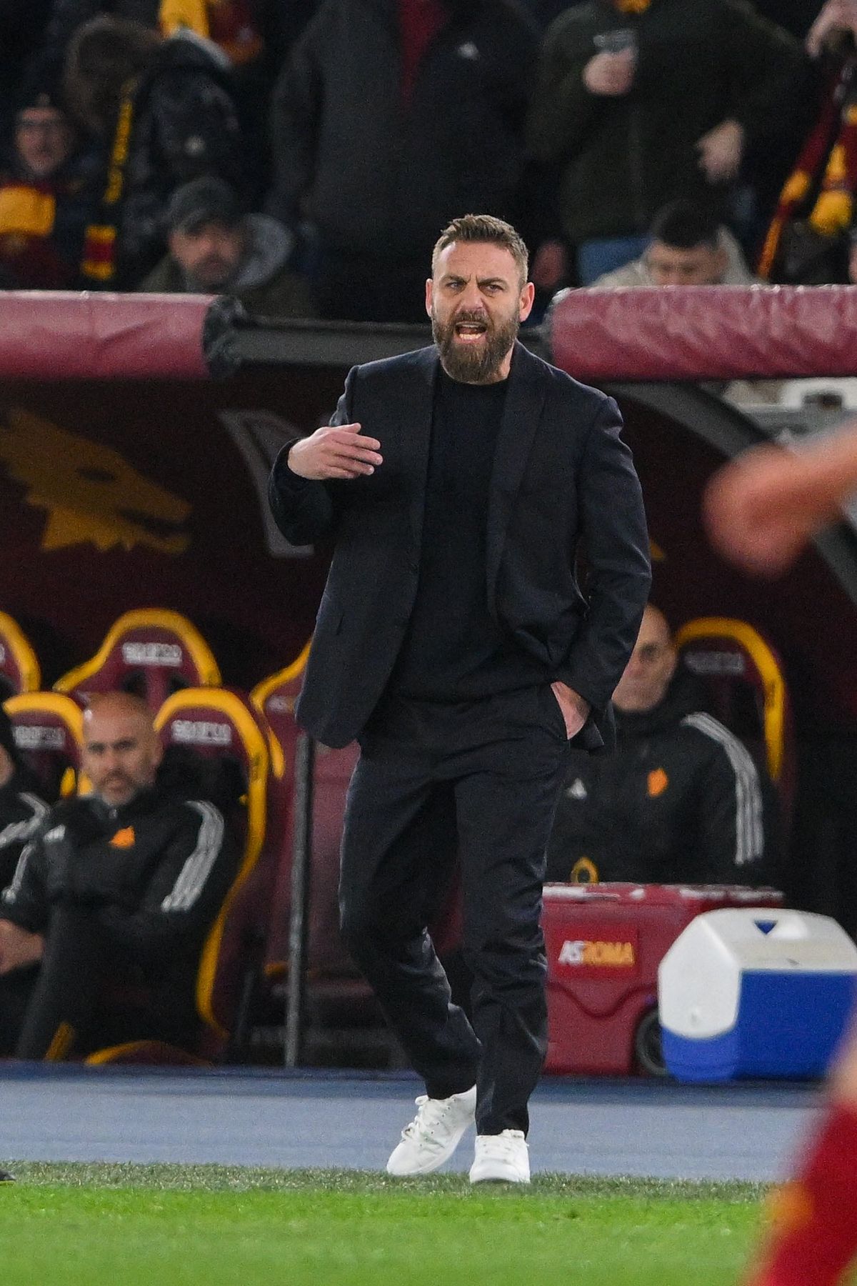 Cómo fue el debut de De Rossi como DT de la Roma, con Dybala y Paredes ...