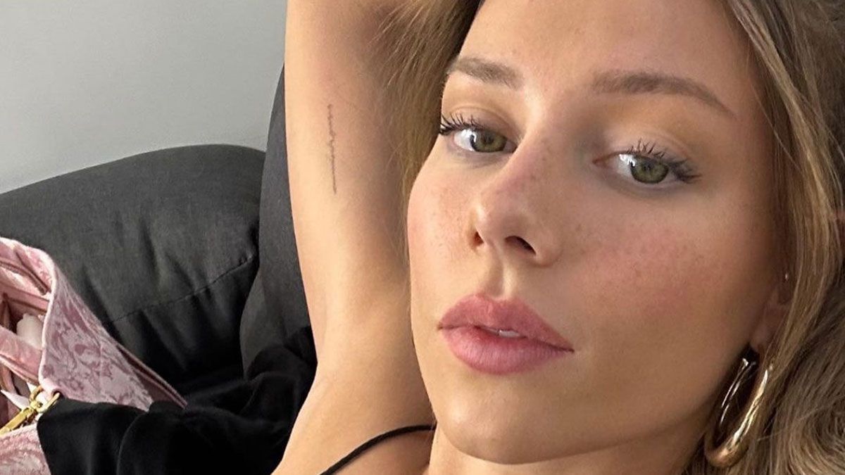 Ester Expósito arrasó en microbikini ultra XS desde la playa