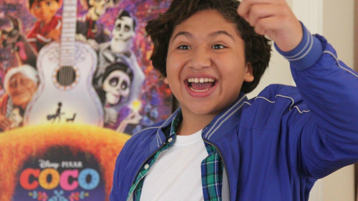 Similitudes del niño mexicano que prestó su voz al protagonista de Coco