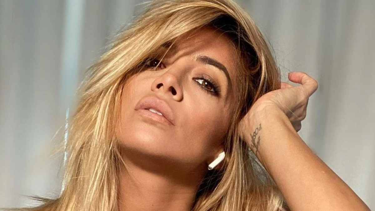 Claudia Ciardone confirma que es la reina de los shorts XS y de cuero ...