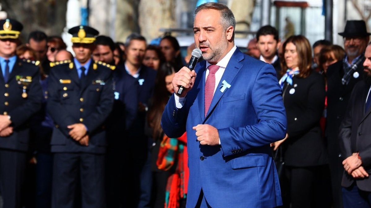 Stevanato suspendió los festejos del Día del Maestro y apuntó a la baja ...