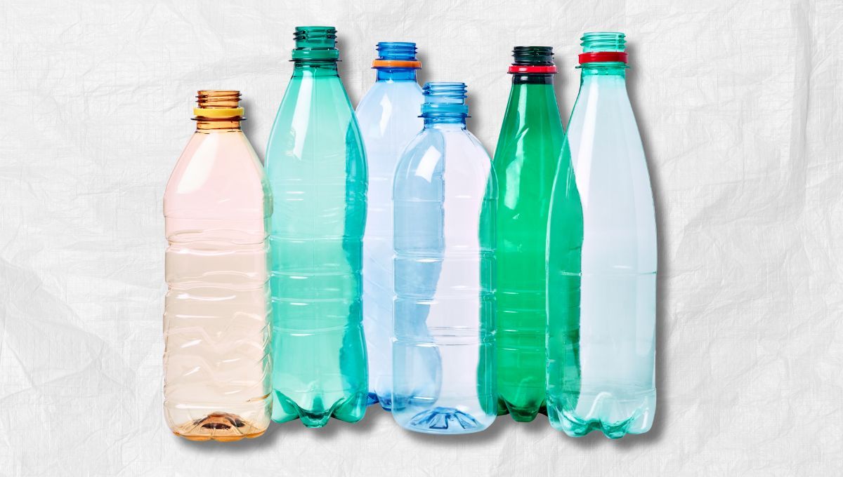 Usando botellas de plástico de colores, aprendé a hacer hermosas pulseras