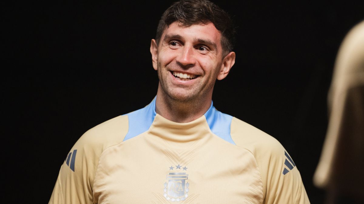 Dibu Martínez se confundió en las redes y De Paul tuvo una llamativa ...