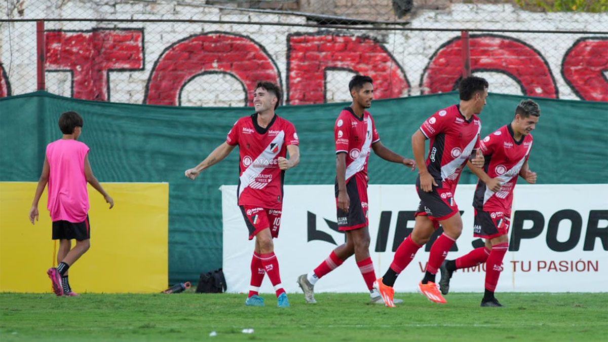 Deportivo Maipú lo dio vuelta, logró un triunfazo ante Almagro y es líder