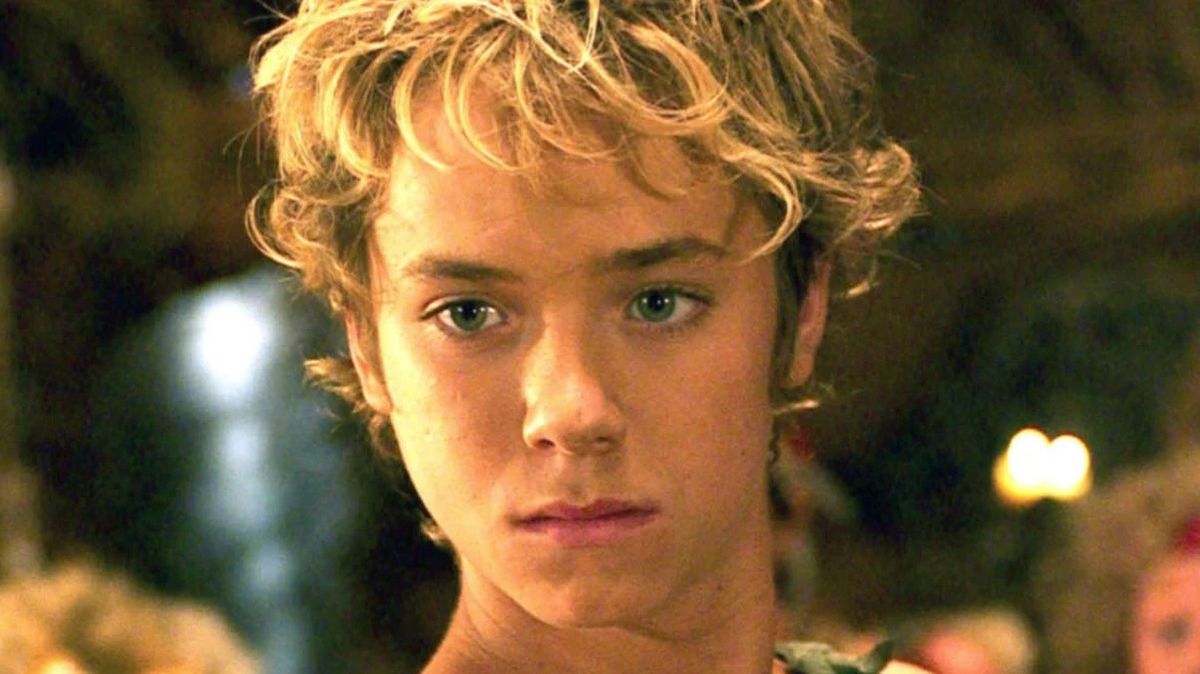 Respira hondo antes de ver cómo luce el actor de Peter Pan a 20 años de ...