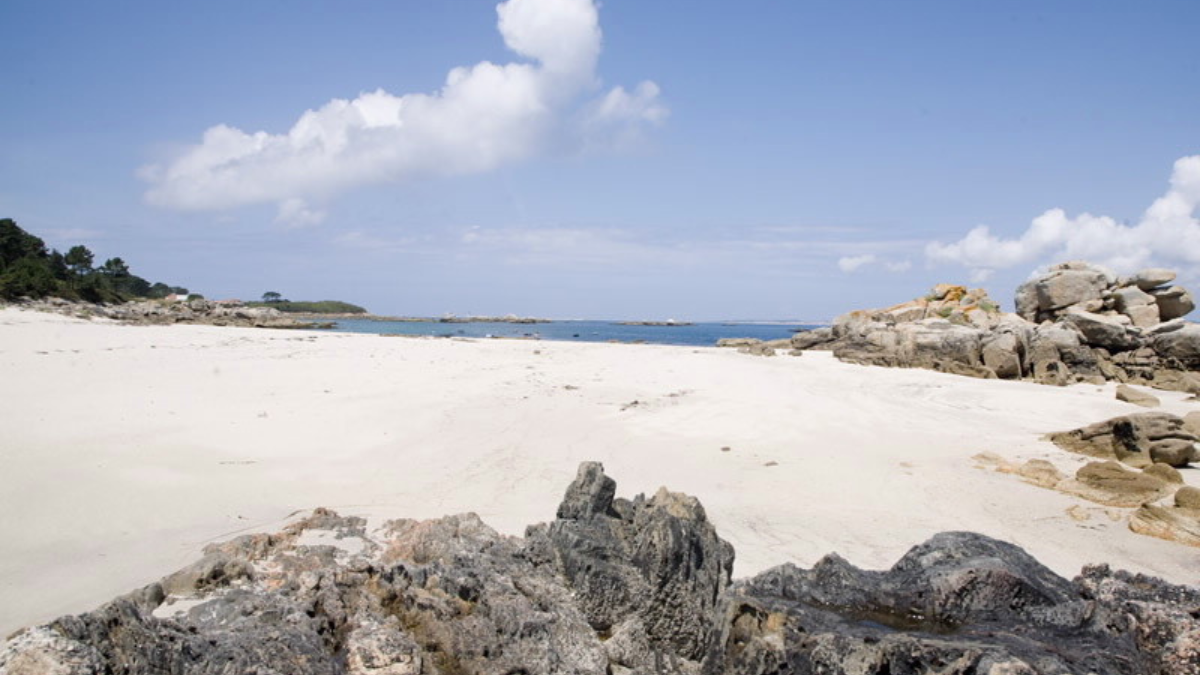 El pueblo pesquero más encantador de Cambados con la cala secreta más ...