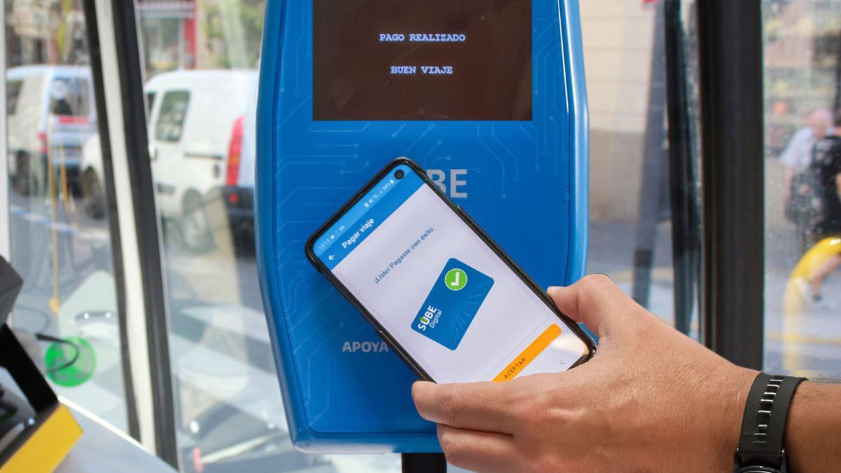 Con el QR de Mercado Pago ya se puede pagar el colectivo y el Metrotranvía