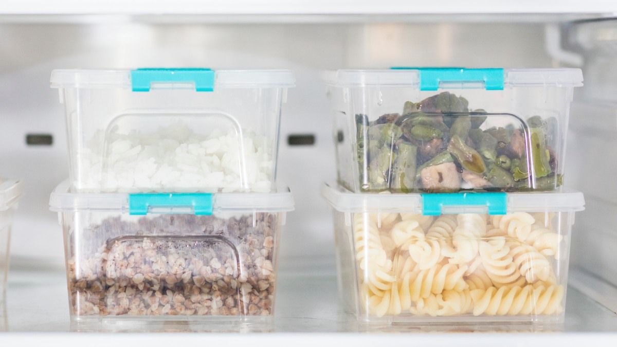 Dile adiós al mal olor de los tápers en 10 minutos con este truco