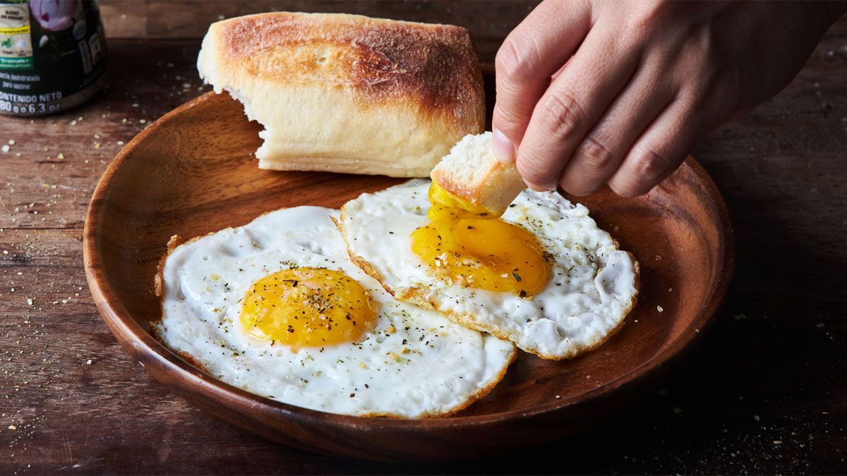 Cómo hacer un huevo frito perfecto sin que se pegue en la sartén