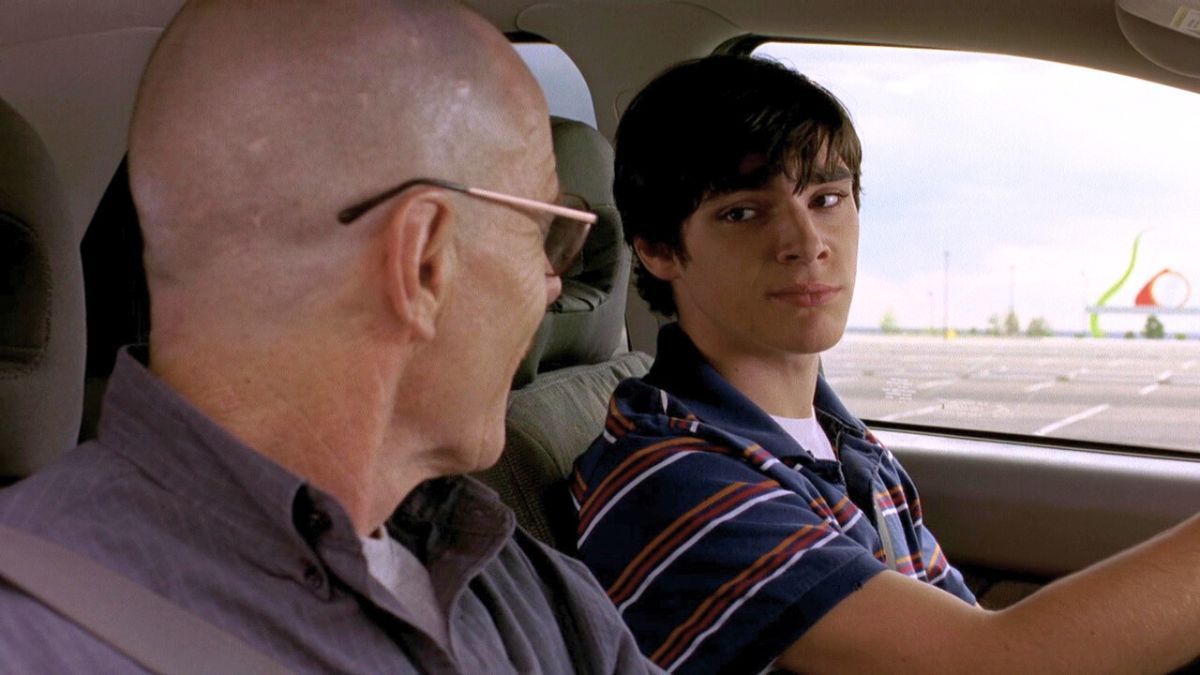 Respira hondo antes de ver cómo luce hoy Walt Jr. de Breaking Bad, a 15 ...