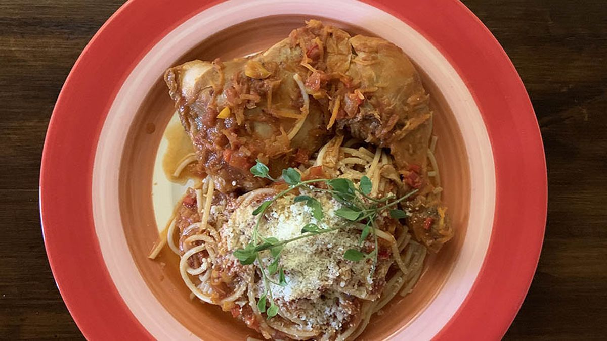 Recetas: spaghetti con estofado de pollo