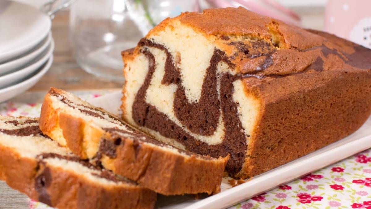 Bizcochuelo marmolado, la receta más barata y esponjosa para la mediatarde