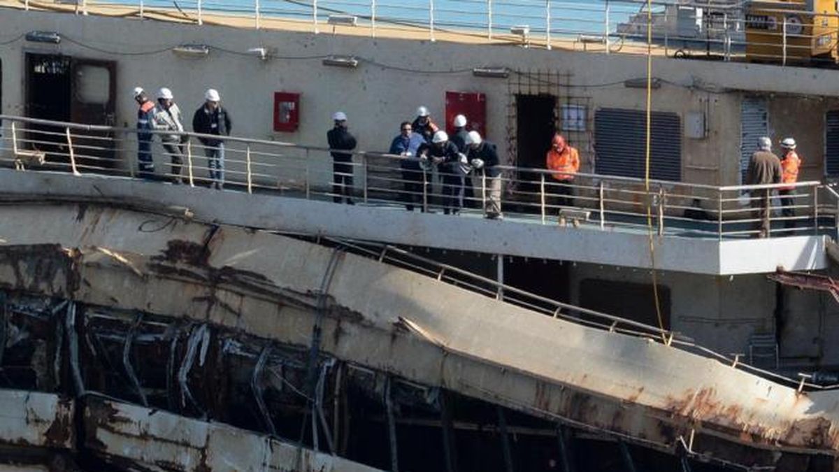 Dos años después de abandonarlo en un naufragio, el capitán Schettino ...