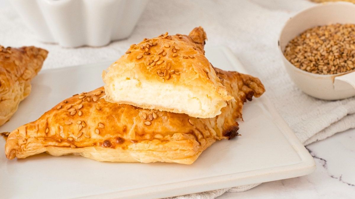 Cómo preparar Burekas de queso: las empanadas judías sin carne con 6 ...