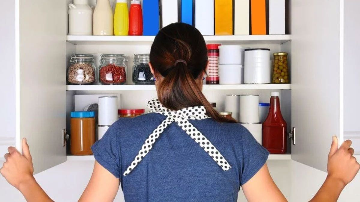 Cómo organizar una alacena saludable en tu cocina