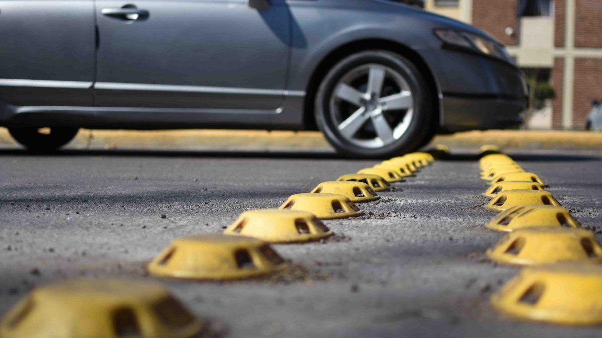 Vecinos versus conductores por el uso de las tachas