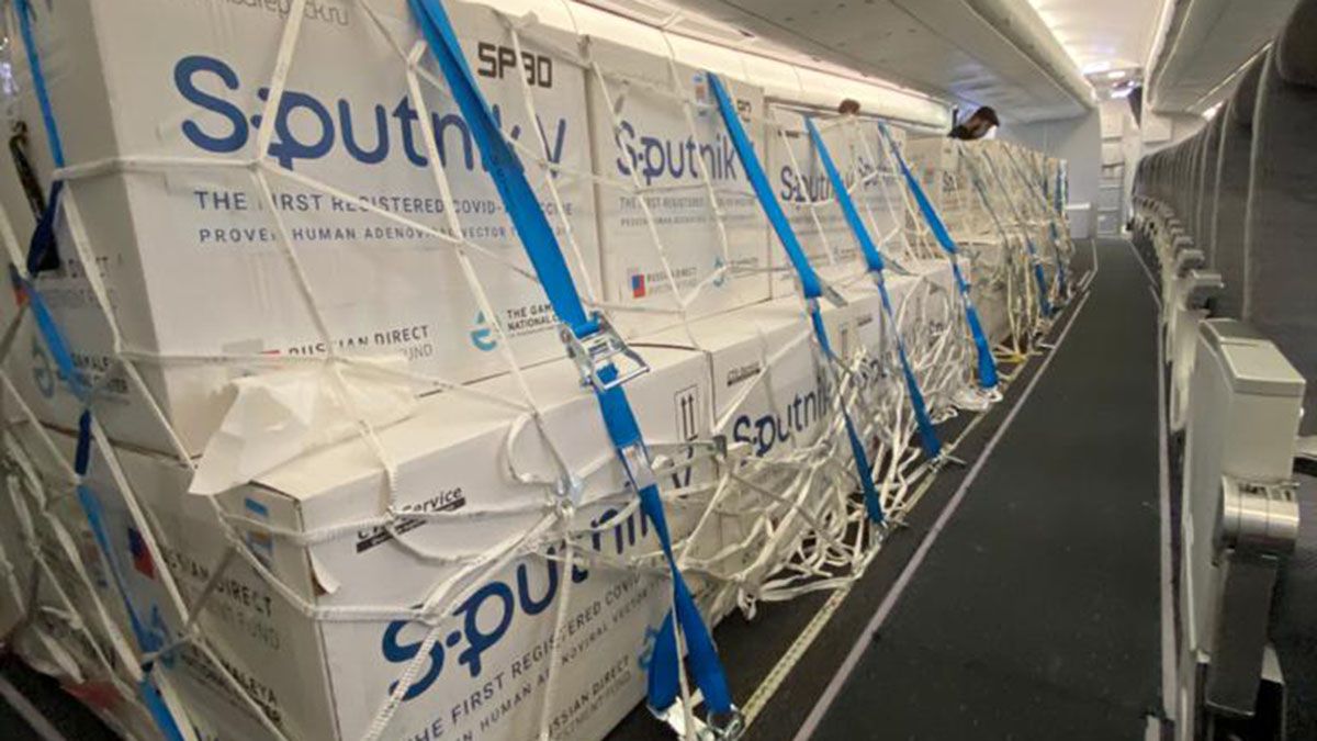 Vacuna Sputnik V: llegó al país el vuelo con 400 mil dosis