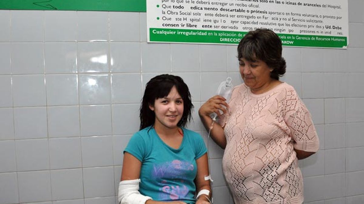 Mañana le darán el alta a Carina Rivas, la joven que recibió 8 ...