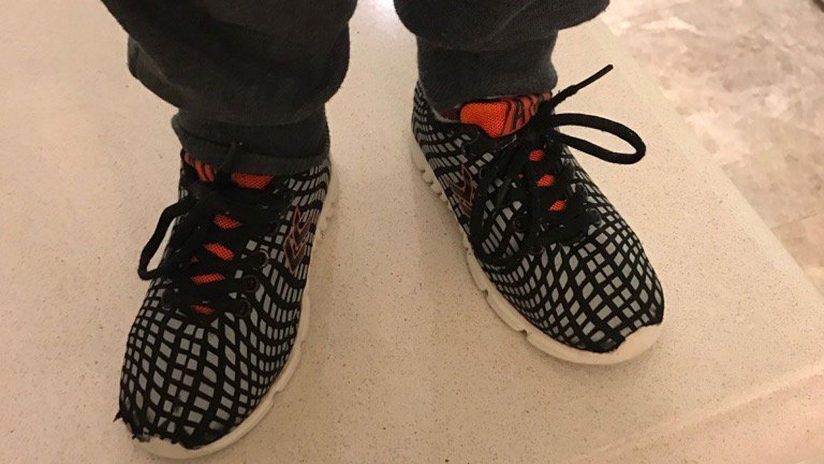 Qué significa ponerse las zapatillas al revés sin darse cuenta