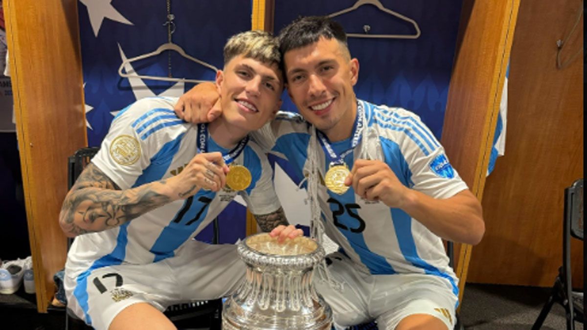 Los festejos de Alejandro Garnacho tras su primer título con la ...