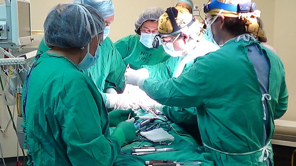 Una joven debió ser operada porque tenía en su estómago más de 12 mil ...